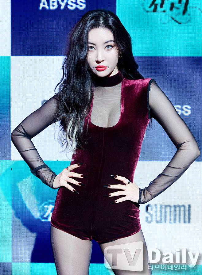 Sunmi 'perfect transform with Cat woman'