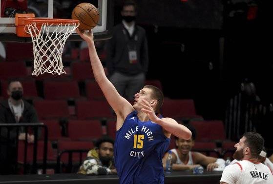Nba 시즌 Mvp 요키치 엠비드 커리 3파전 압축