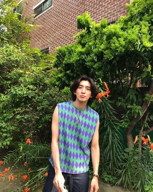 Zanabi The lesson , glamorous DIA pattern sleeveless...is this the ...
