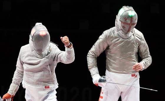 Kim Jung-hwan wins bronze in men's individual sabre