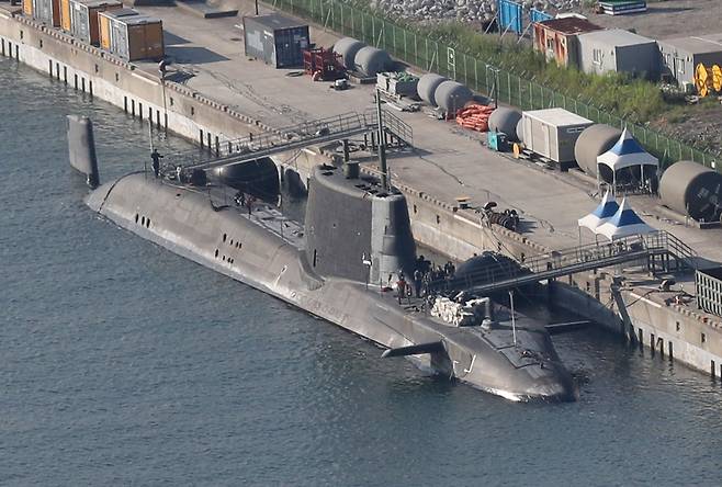 Navy to hold training with British aircraft carrier