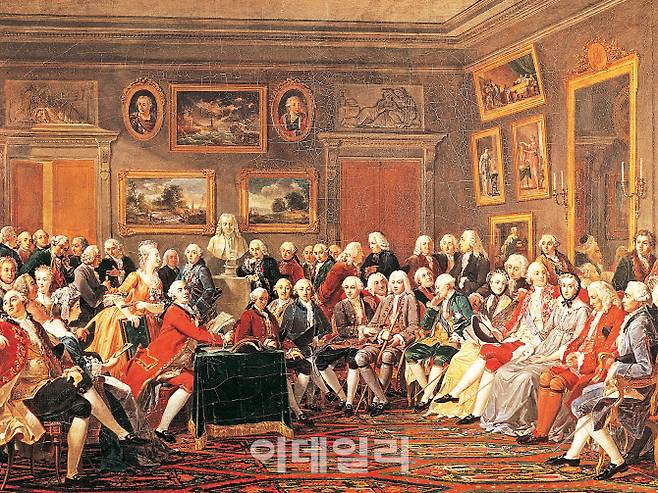 세상 바꾸고 싶은가 마담의 살롱으로 오라 이윤희의 아트in스페이스