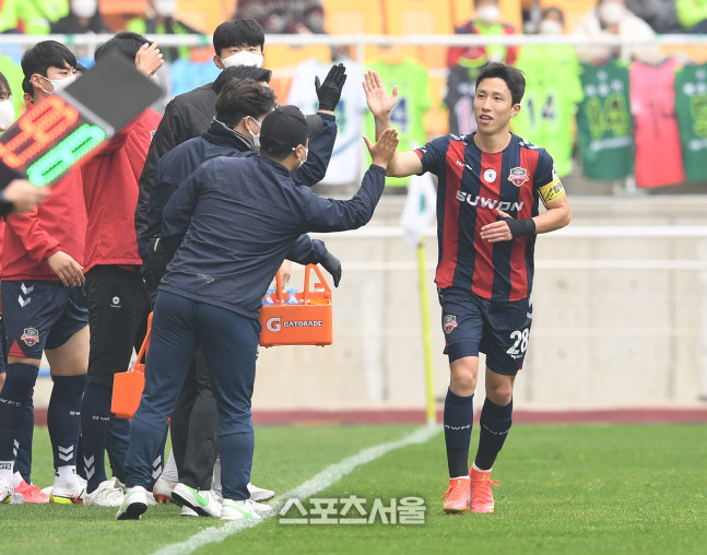 포토 전북 상대로 페널티킥 선제골 넣은 수원fc 이영재
