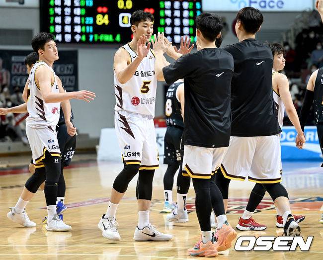 창원LG,'KGC 상대 84-69 승리' [사진]