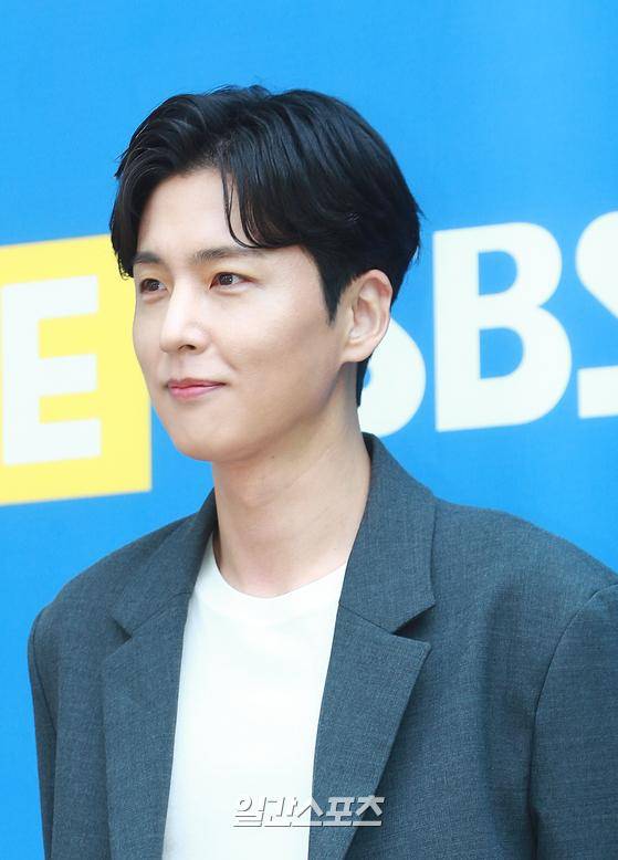 포토 신동욱 부드러운 미소