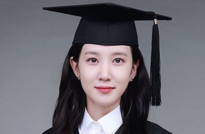 그알에 나와 너무 예뻐 난리였던 서강대 출신 여성 근황 어썸클