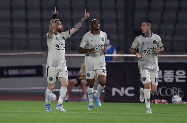 '해트트릭' 무고사, K리그1 17R MVP..K리그2는 안산 두아르테