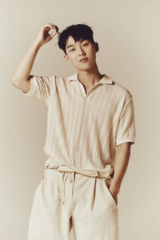 Choi Hyun-wook unveils new profile ..The charm of boys and charisma