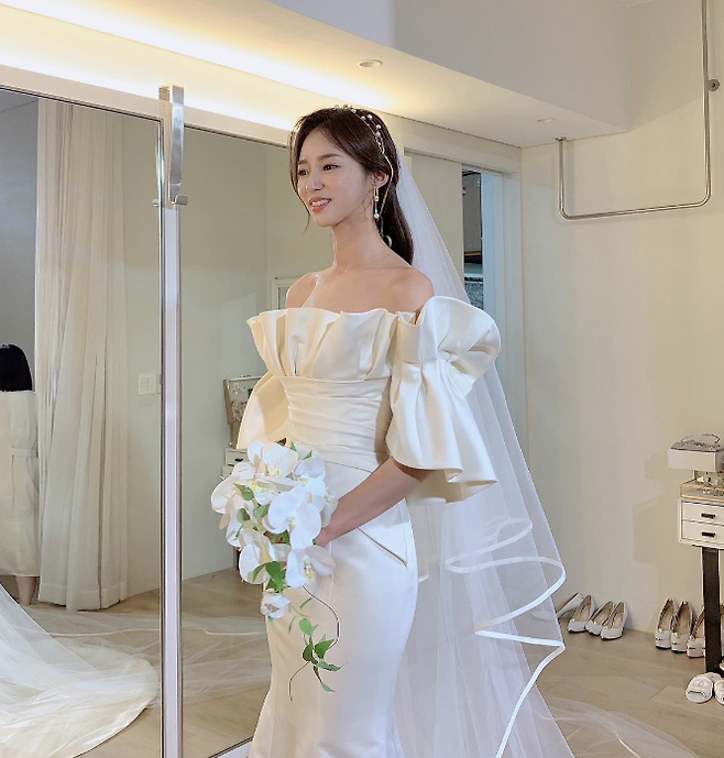 결혼♥9개월만에 임신소식 전한 28세 여배우경사 어썸클