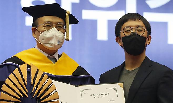 필즈상 허준이 교수 혐오·나태·허무의 달콤함에 길들지 말길