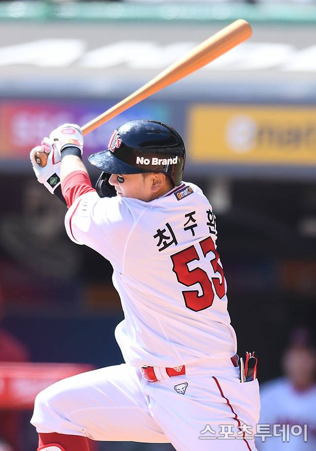 '모리만도 5승+최주환 쐐기포' SSG, NC 꺾고 3연패 탈출