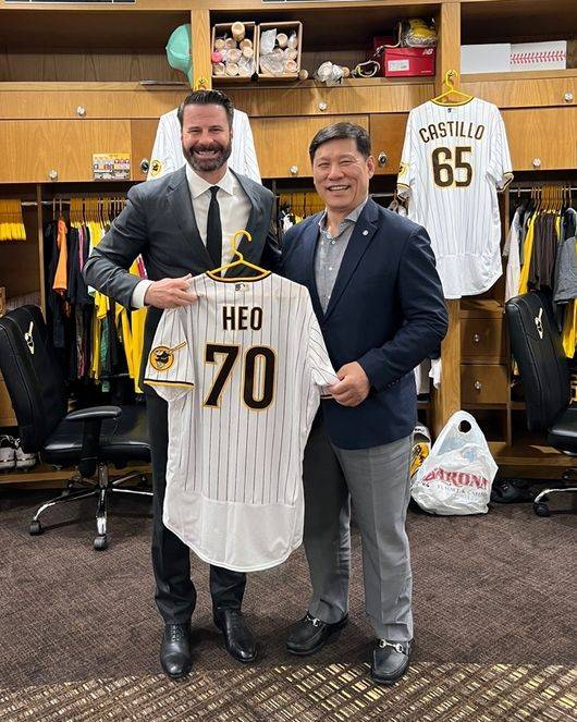 KBO 허구연 총재, ML 3개팀 CEO만나 KBO 리그 개막전 美 개최 협의 [오피셜]