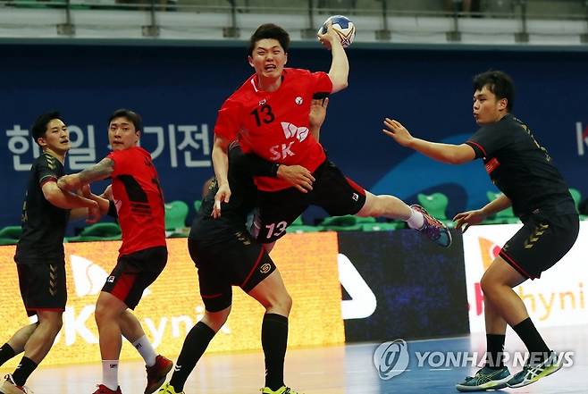 한국 남자핸드볼 일본과 정기전 역전승프레이타스 감독 첫 승