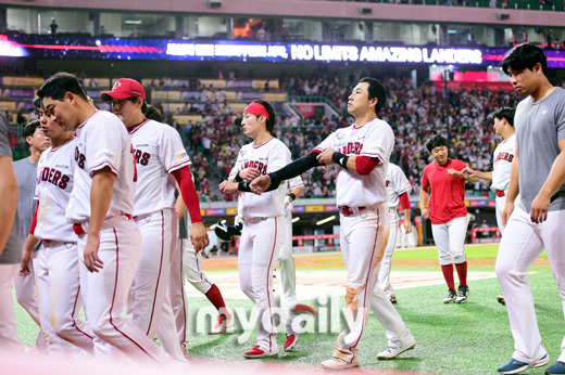 '3연패' SSG, '2연승' LG 3G차→우승경쟁 끝까지 간다 '3년전 향기 스멀스멀'