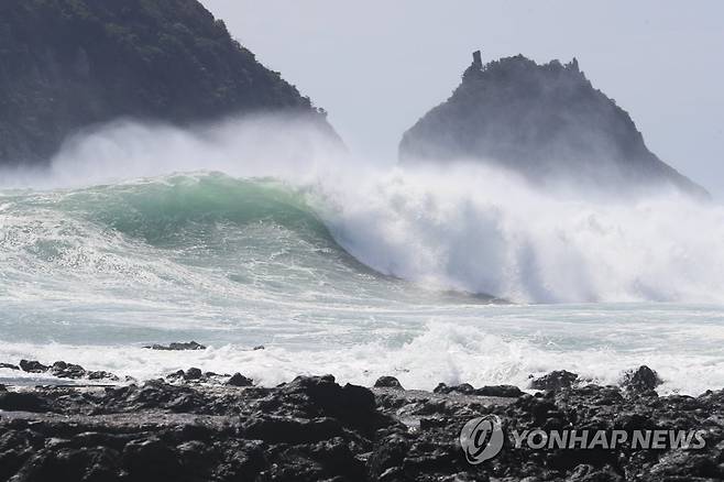 태풍 난마돌 예상보다 동쪽으로 이동제주 직접영향 가능성↓
