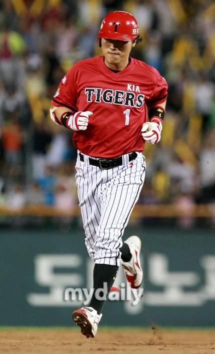 흑곰에 밀린 2000안타..KBO 레전드 40인 가장 아까운 탈락자는?