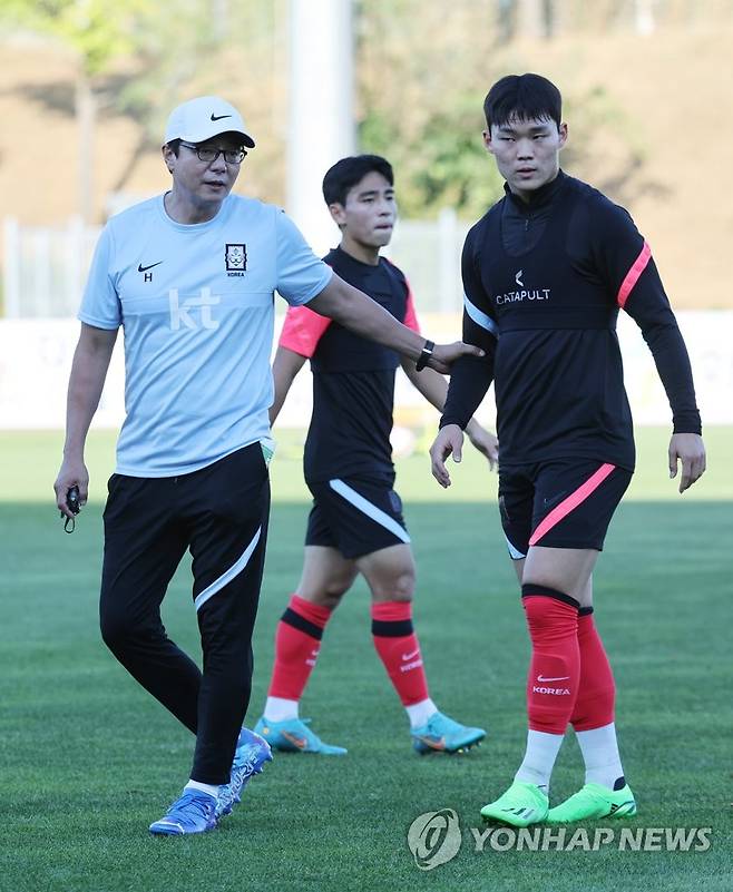 훈련 지시하는 황선홍