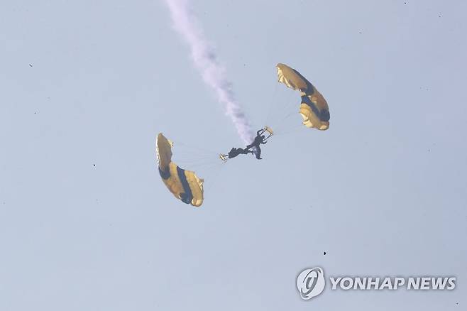 특수부대 전술 강하 시범