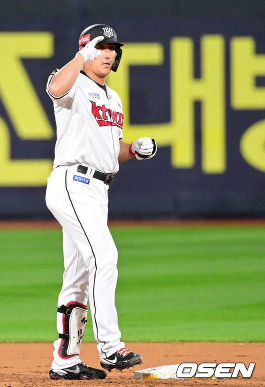 '3안타·3타점' 148억 가치 입증..선선해진 날씨, 우승 캡틴이 깨어난다 [오!쎈 수원]