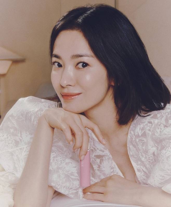 송혜교 40대 나이 안 믿기는 동안 미모광채 피부 N샷
