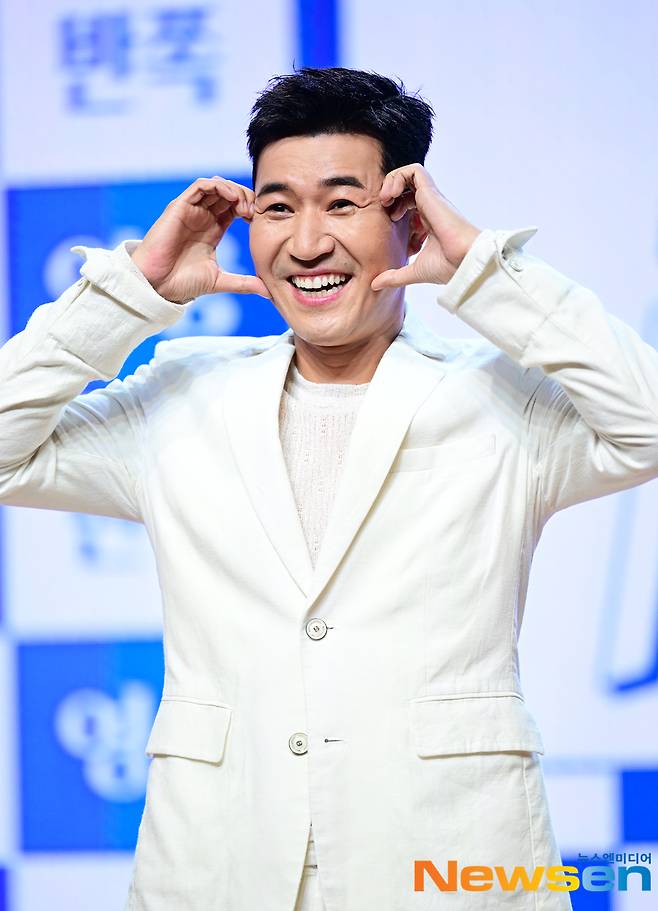 김종민 순박한 하트 포토엔hd