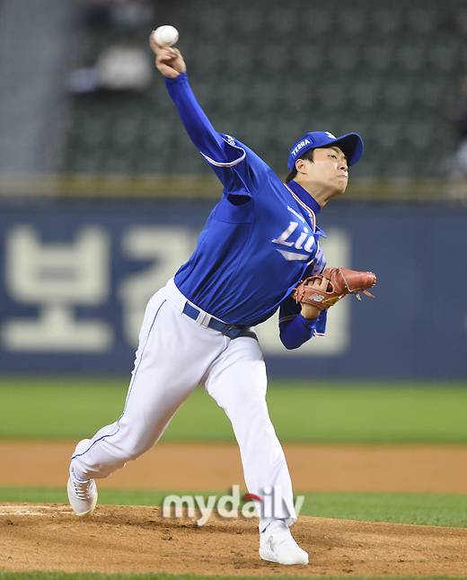 Md포토 김윤수 시즌 마지막 선발 등판