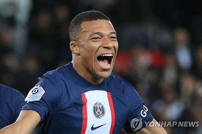 1천800억원 음바페 축구선수 수입 1위메시 2위·호날두 3위