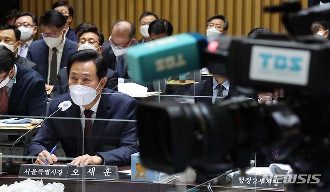 서울시 일장기 연상 그림 논란野 유감 표명해야 오세훈 작가 설명도 의미