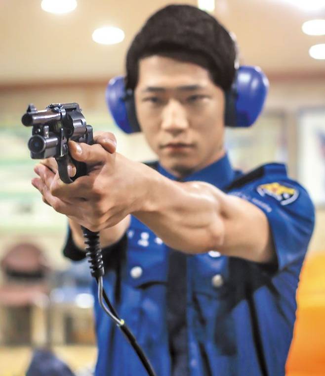 200억 들여 경찰 5만명에 1인 1총 추진올해 총 쏜 건 딱 2번