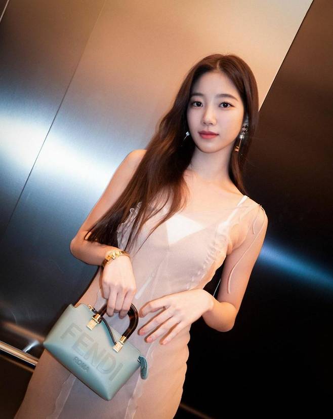요즘 여친짤 대세로 떠오른 르세라핌 카즈하 헤어핏