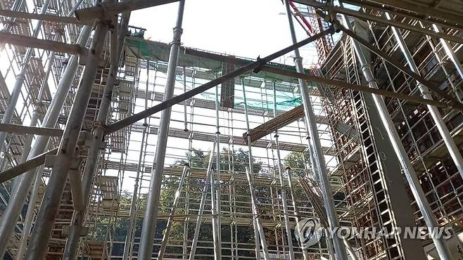 3보 안성 저온물류창고 신축공사장서 8명 추락3명 심정지