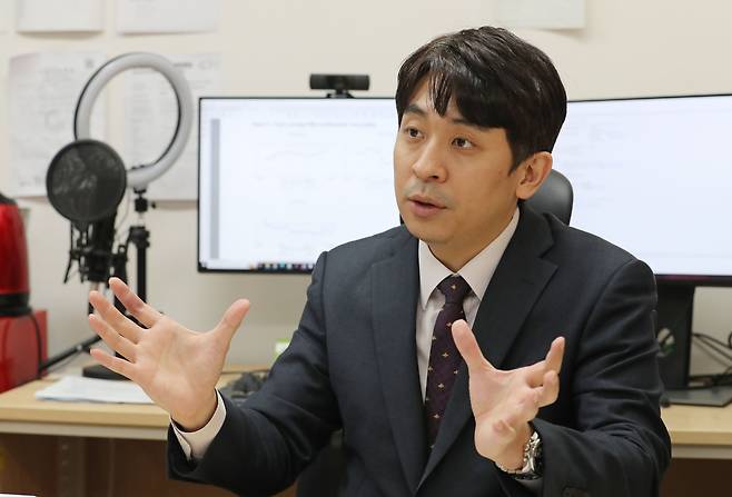 최상엽 교수 Imf 근무 경험 불확실성 연구 불지펴중앙은행 강력한 긴축 지속해야