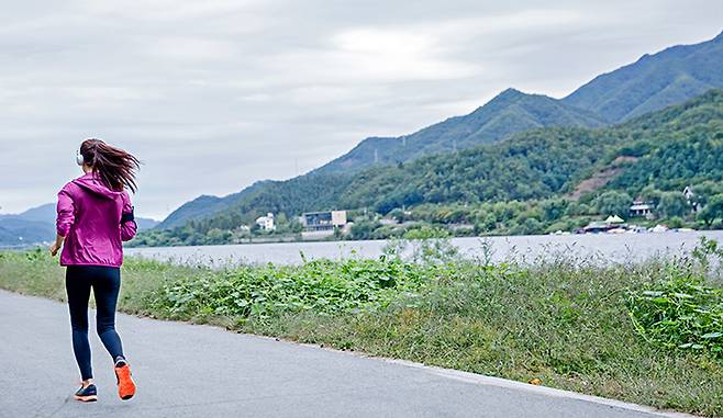 전국 달리기 명소 반월산 둘레길 경치 매력선덕여왕길 신라 숨결 가득
