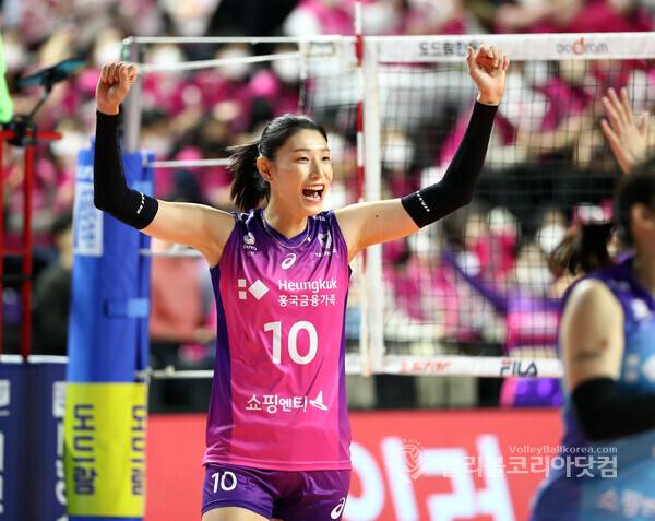 김연경 18득점 흥국생명 홈 개막전 승리
