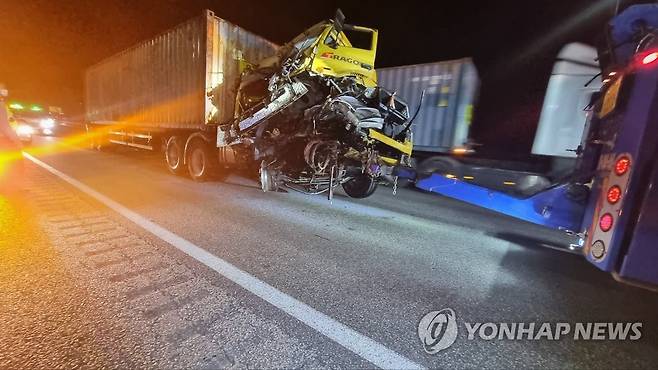 신탄진IC 27t 트레일러 추돌사고 현장