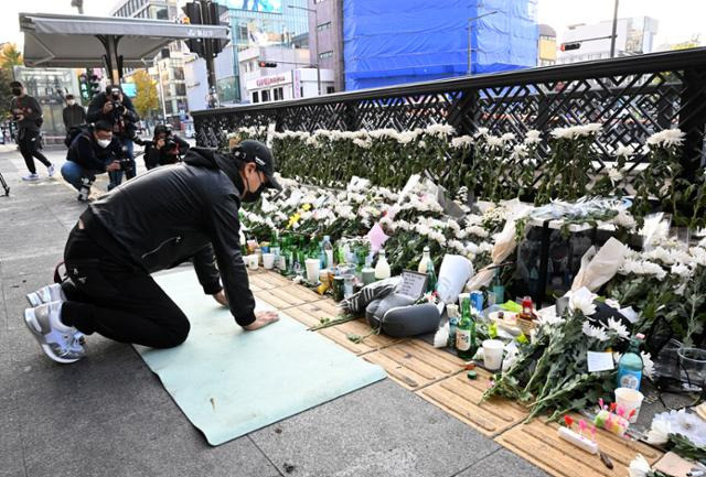 이태원 참사 유가족에 장례비 지원 정부 발표에 온라인 찬반논쟁
