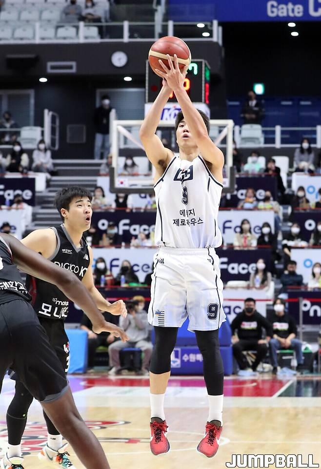 ‘라건아 더블더블·복귀한 김지완 13점’, KCC 3연패 탈출