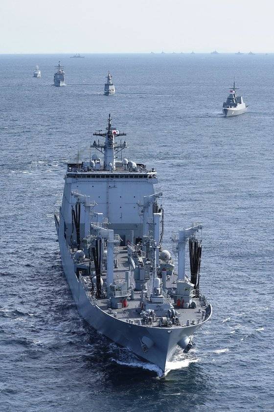 한국 일본 관함식 참가한·미·일 안보협력 가속