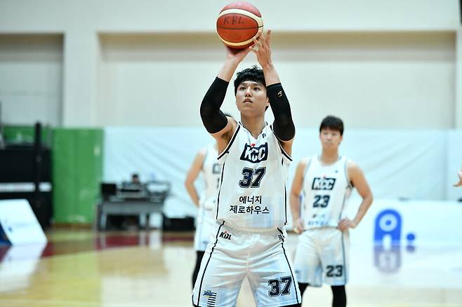 [D리그] ‘1군 대거 합류한’ KCC, SK 꺾고 시즌 첫 승 신고