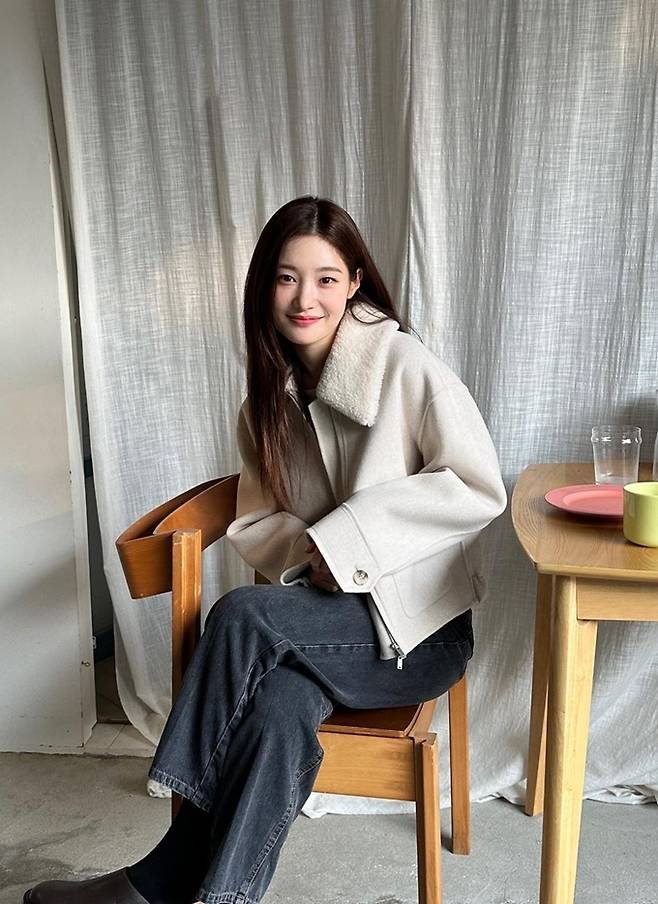 정채연 ‘금수저 나주희 그대로 재킷 하나로 빛난 수수한 여친룩 패션엔
