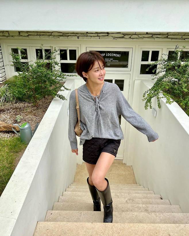 이시영 패딩 반바지롱부츠센스 터지는 일상룩