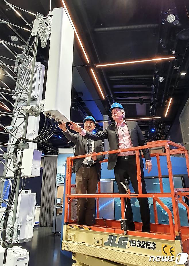 KT, LTE 5G 무선 유닛 개발 시연 성공