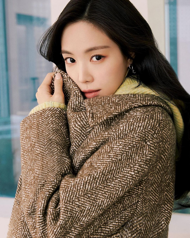 손나은 겨울 여신 끝장템 헤링본 코트·애니멀 원피스 환상궁합 패션엔