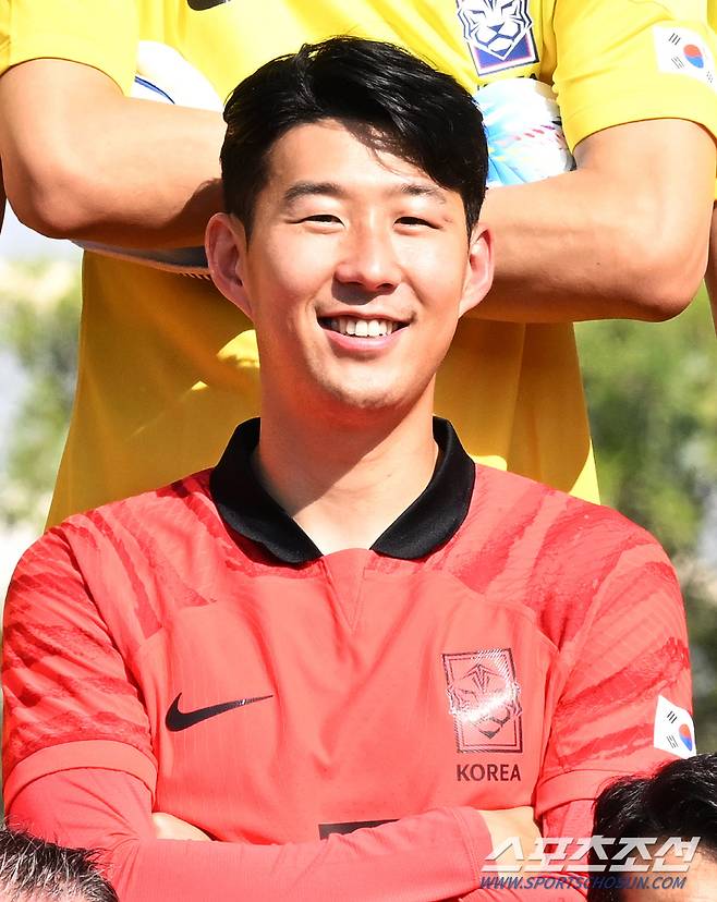 카타르 On 손흥민 합류 완전체가 된 벤투호의 첫 일정은 단체 사진 촬영