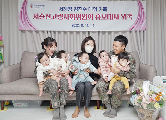 나혼산 너무 `독신행복` 인식 아쉬워한 나경원 `오둥이 가족` 저고委 홍보대사 위촉