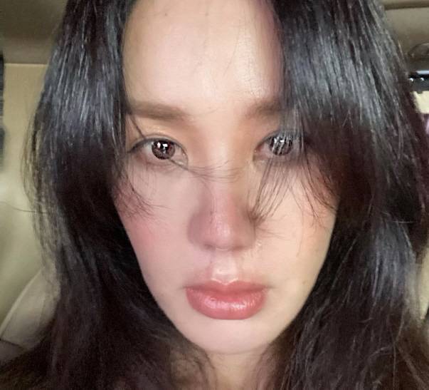 Uhm Jung-hwa 'pouring comments' on photos...Lee Hyun-do 'Title: I ...