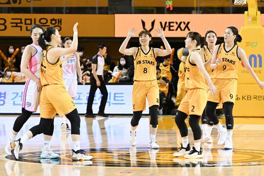 [WKBL 1라운드 리뷰] 청주 KB스타즈, ‘박지수 공백 메우기’에 나섰지만...