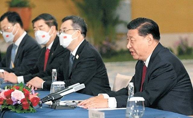72년만에 최고지도부가 시진핑 해외 수행