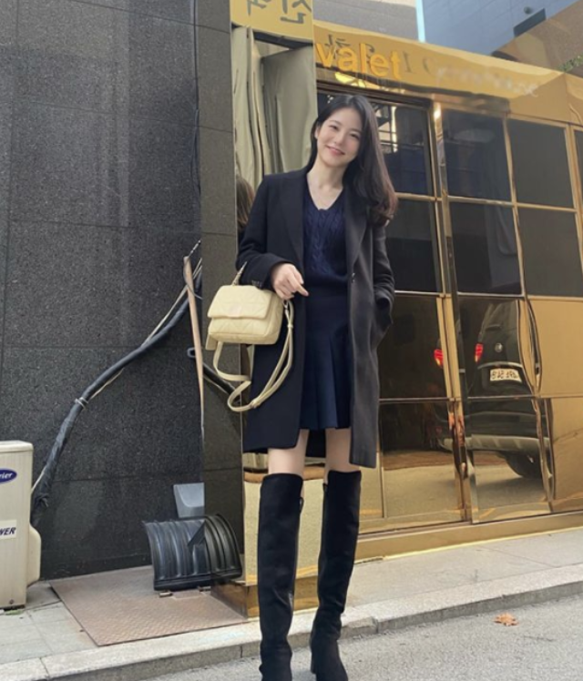 169cm키는 큰데 엄청 여리여리직각 어깨 여배우 블랙 드레스룩 어썸클
