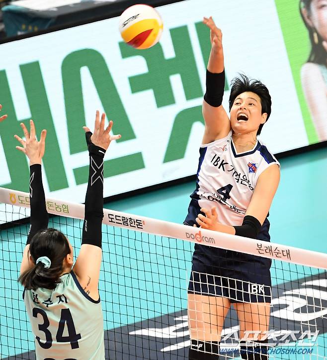 김희진 21점 펄펄 기업은행, GS칼텍스에 3대1 승리. 5위로 점프[장충 리뷰]